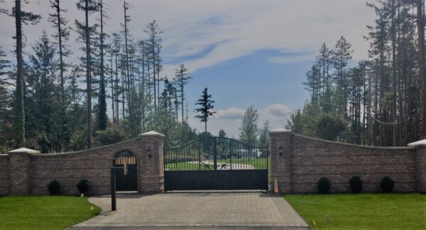 Elegant Driveway Gates in Victoria | Harbour Door